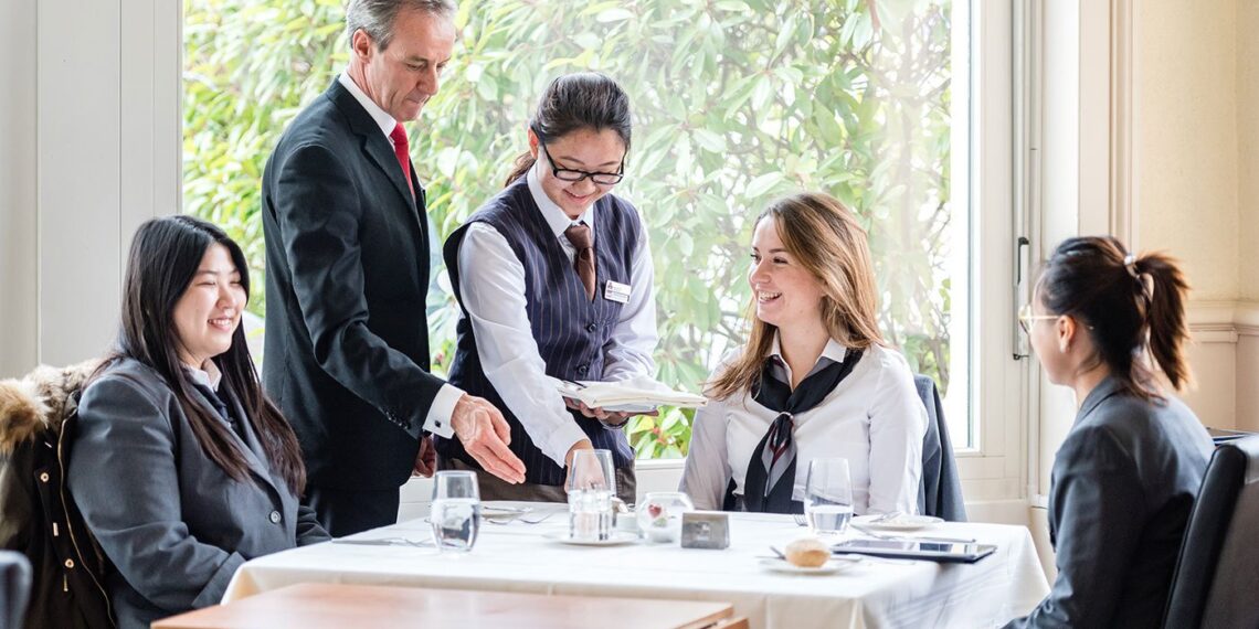 Best practices for managing hospitality teams - The Hospitality Daily